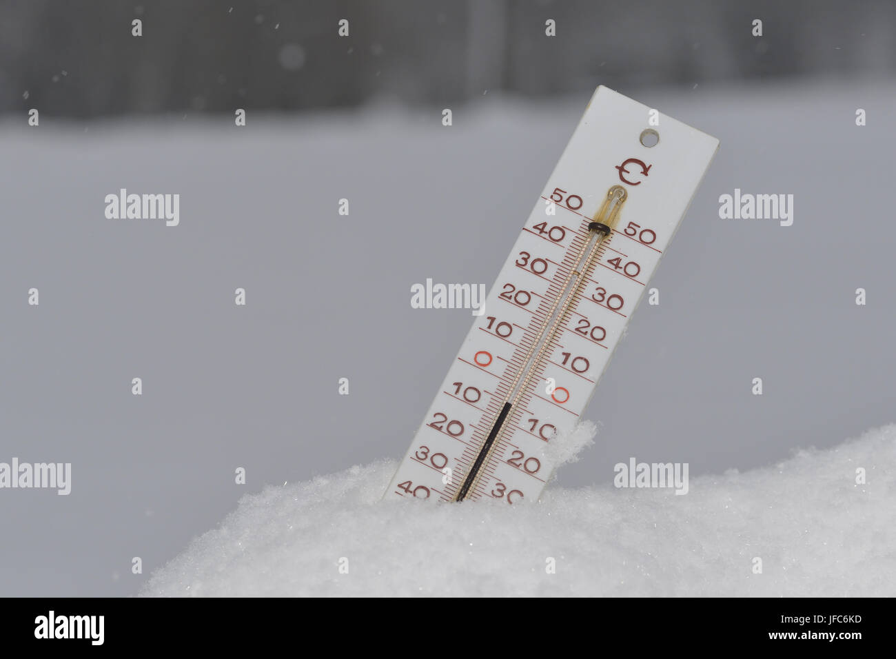 Thermometer in winter Stock Photo - Alamy