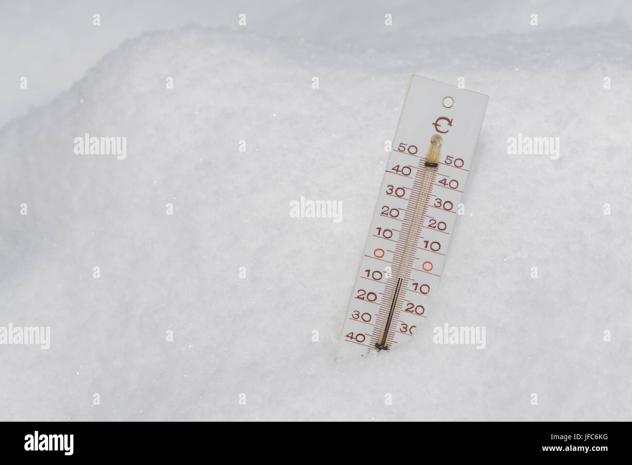 Thermometer in winter Stock Photo - Alamy