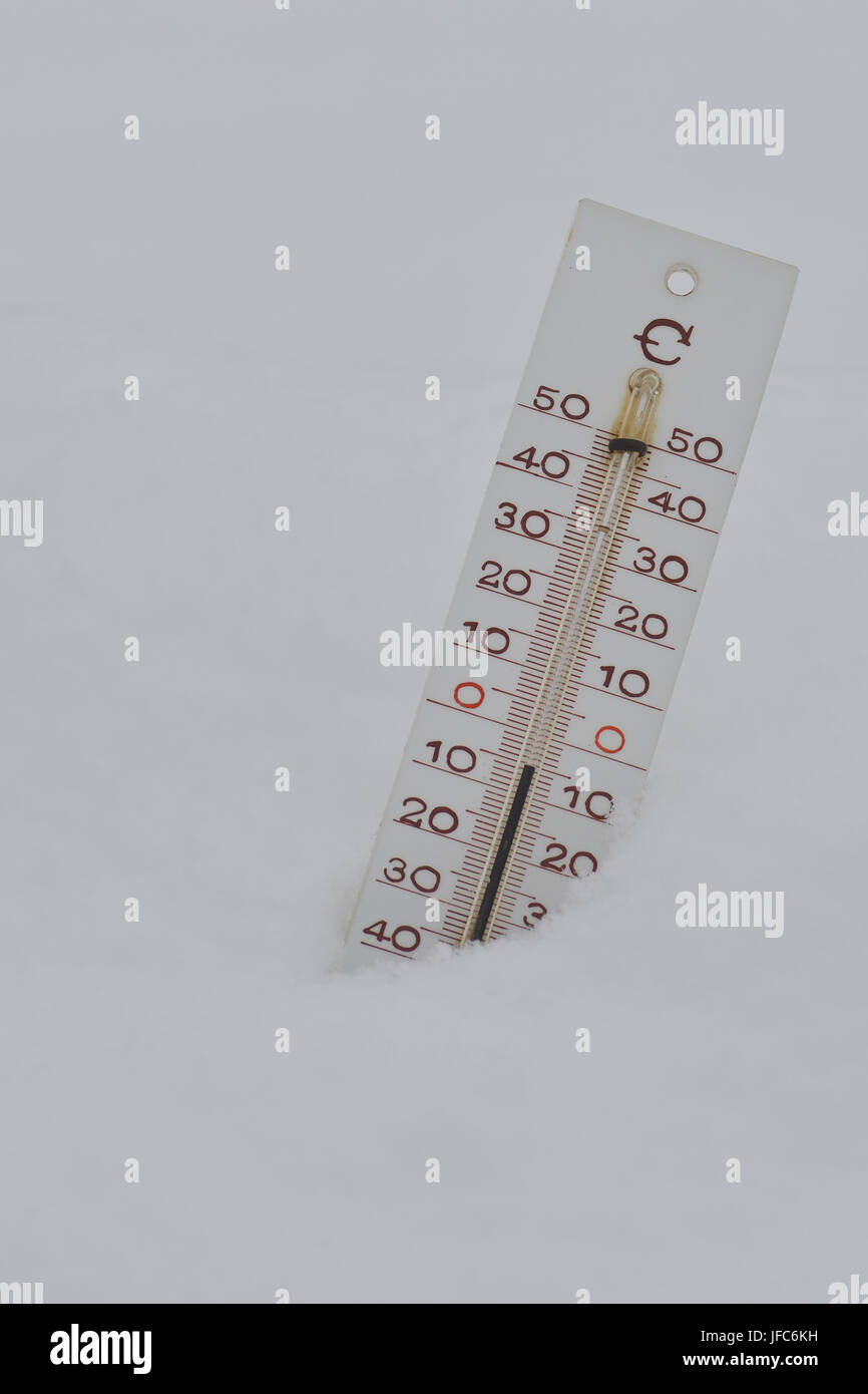Outdoor thermometer winter snow temperature hi-res stock photography ...