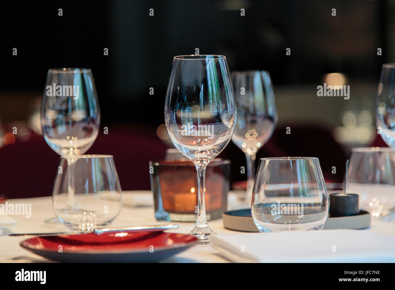 Place setting in fine dining hi-res stock photography and images - Alamy