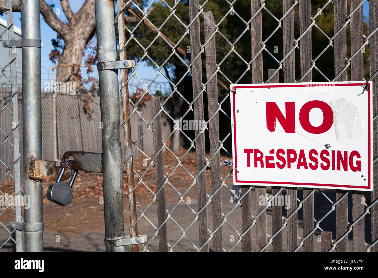 No entry sign chain hi-res stock photography and images - Alamy