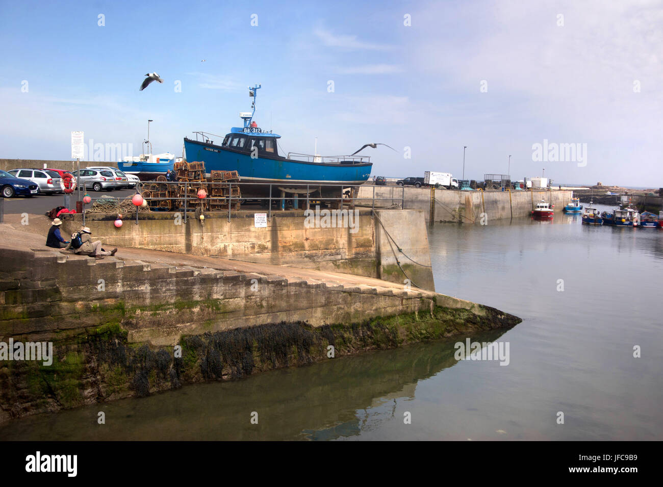 Seaside seahouses hi-res stock photography and images - Alamy