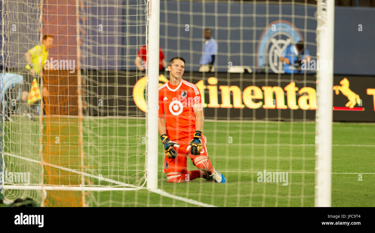 Goalkeeper Bobby Shuttleworth (33) of Minnesota United reacts after ...