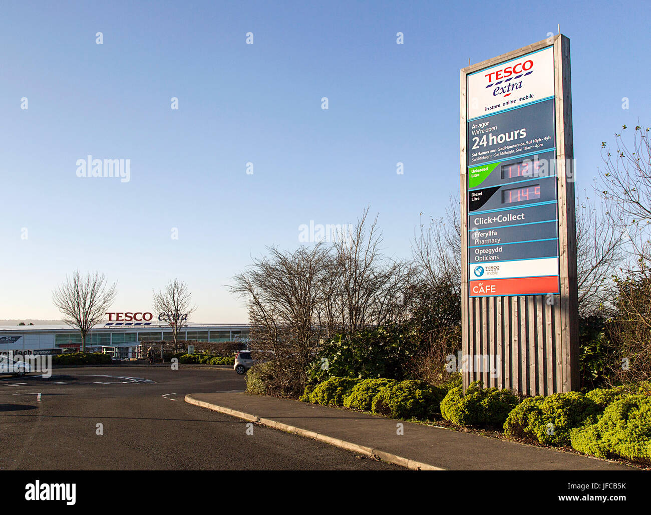 Tesco Click And Collect Stock Photos & Tesco Click And Collect Stock ...