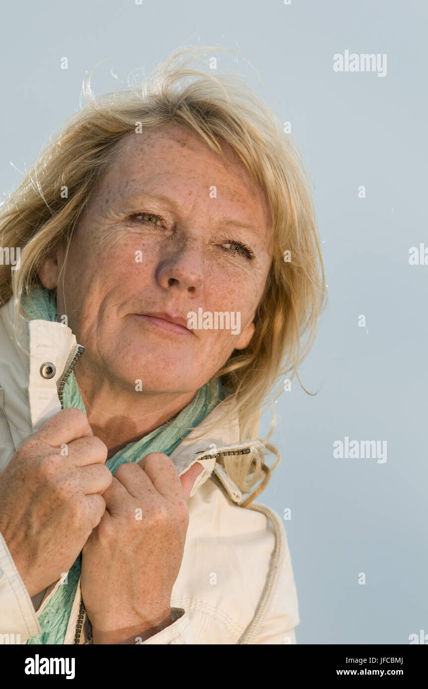 Straight shoulders hi-res stock photography and images - Alamy