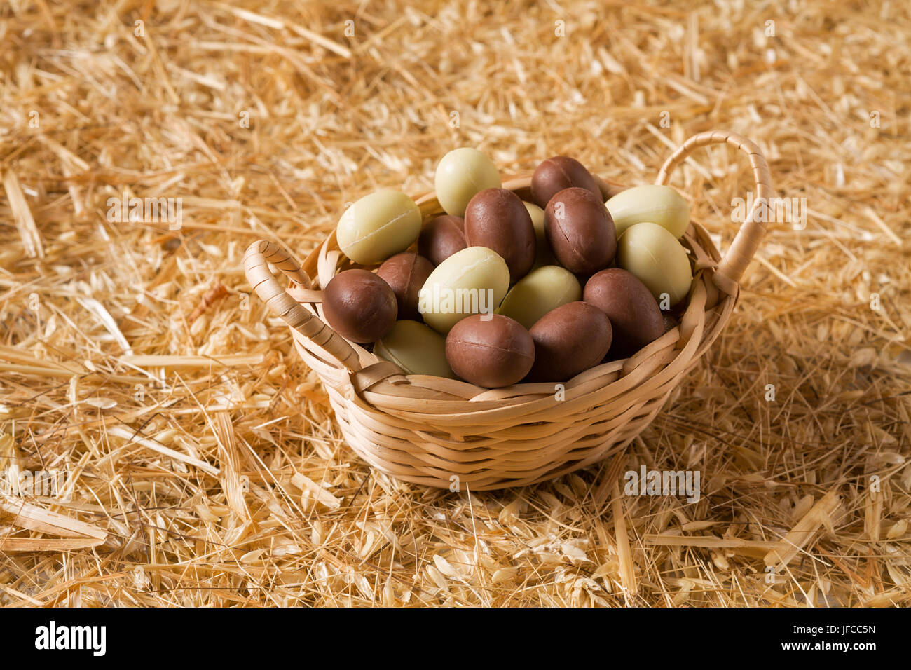 Small easter egg hi-res stock photography and images - Alamy