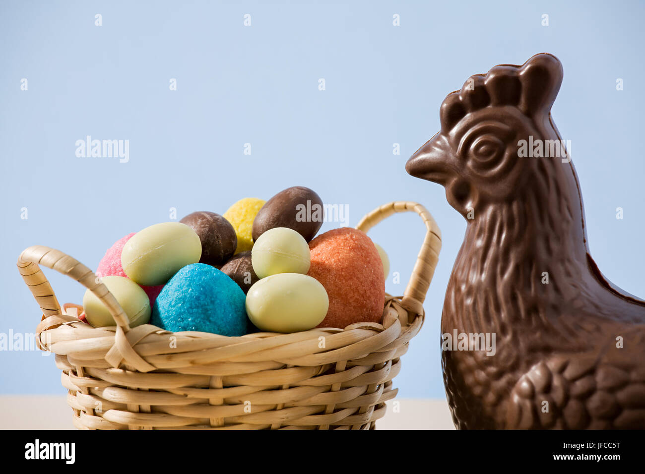Easter chocolate chicken chocolate egg hi-res stock photography and ...