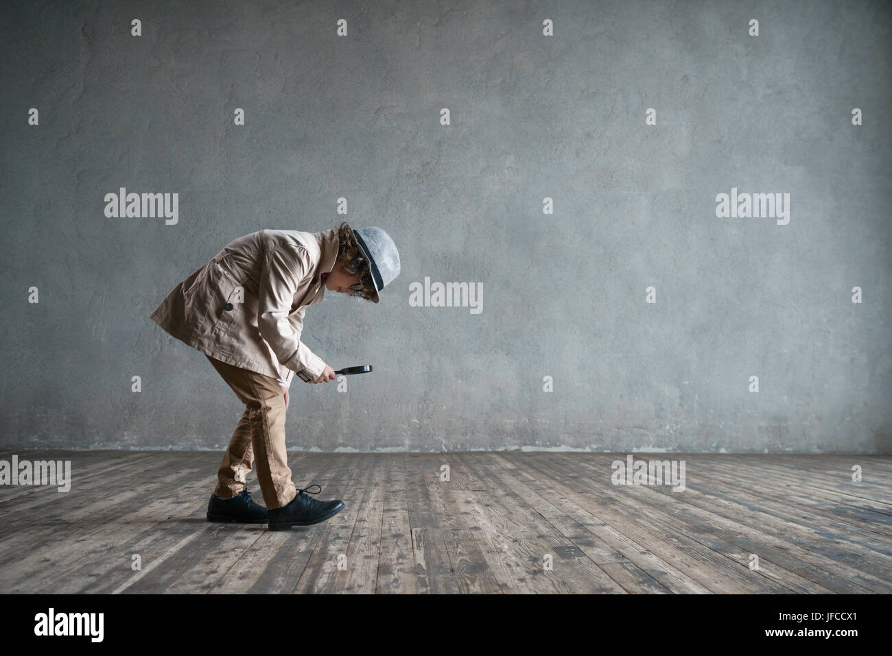 Old fashioned detective hi-res stock photography and images - Alamy