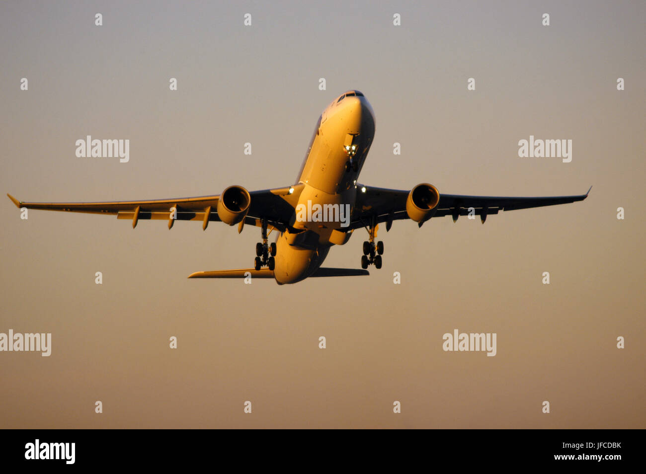 Boeing 767 airport view hi-res stock photography and images - Alamy