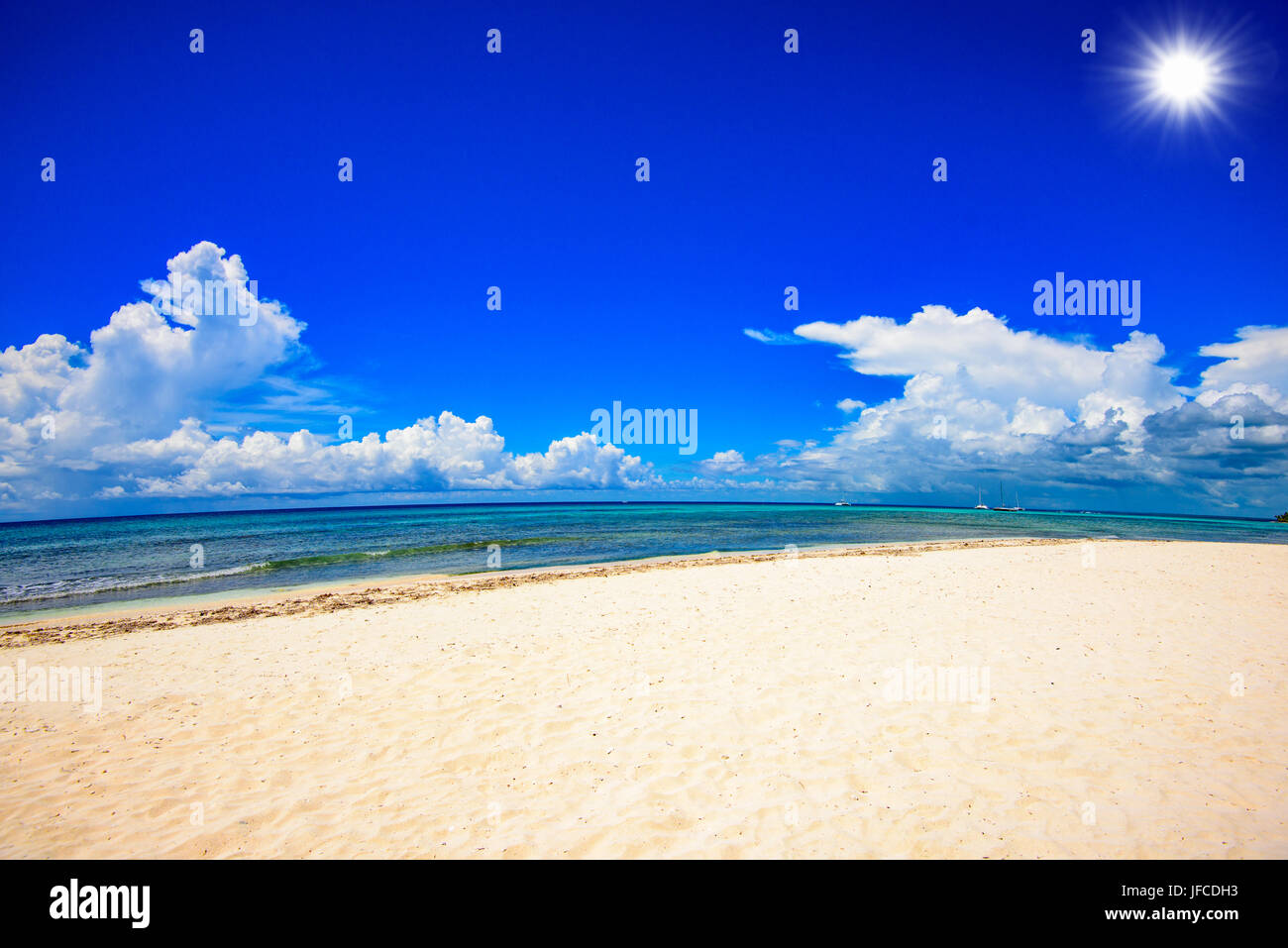sun Caribbean beach Stock Photo - Alamy