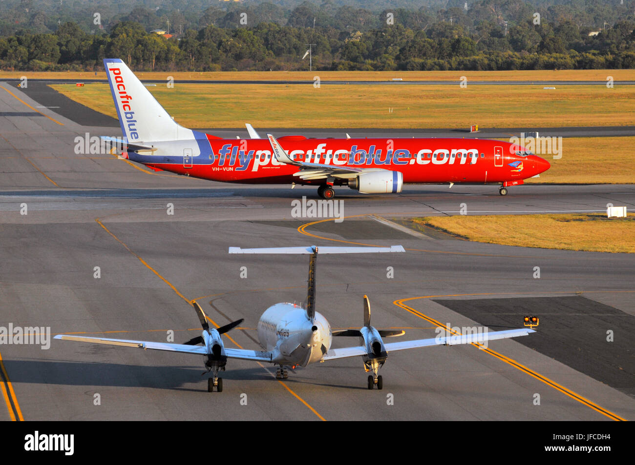 Prop jet hi-res stock photography and images - Alamy