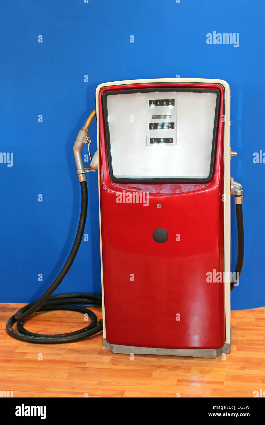 Vintage fuel pump hi-res stock photography and images - Alamy