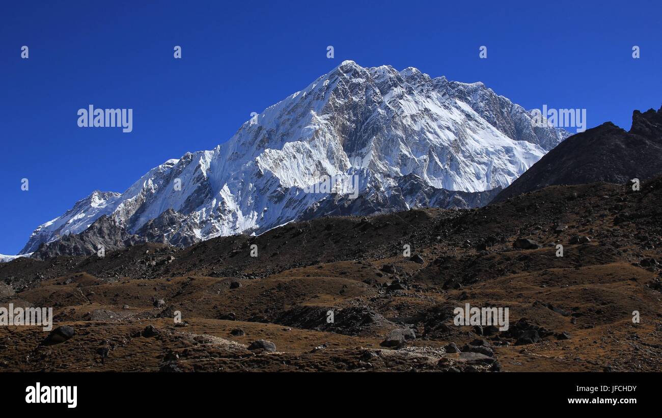 Mount Nuptse seen from Lobuche Stock Photo - Alamy