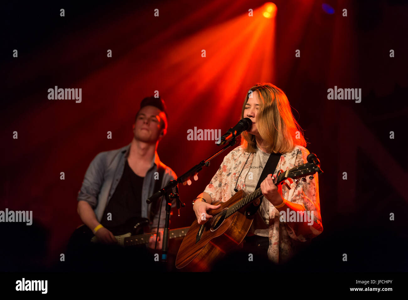 Junge musikerin hi-res stock photography and images - Alamy