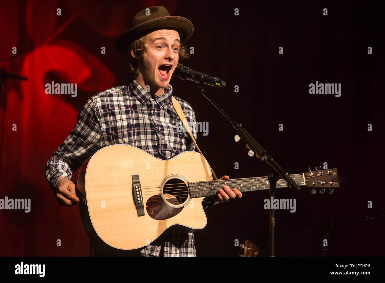 Nickless singer hi-res stock photography and images - Alamy