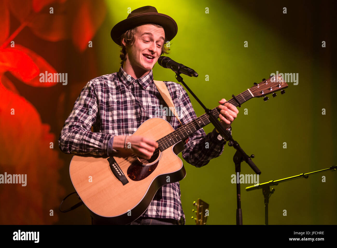 Nickless singer hi-res stock photography and images - Alamy