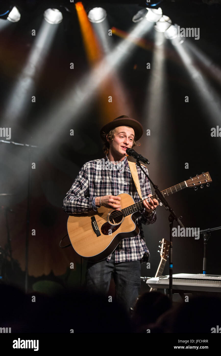 Nickless singer hi-res stock photography and images - Alamy