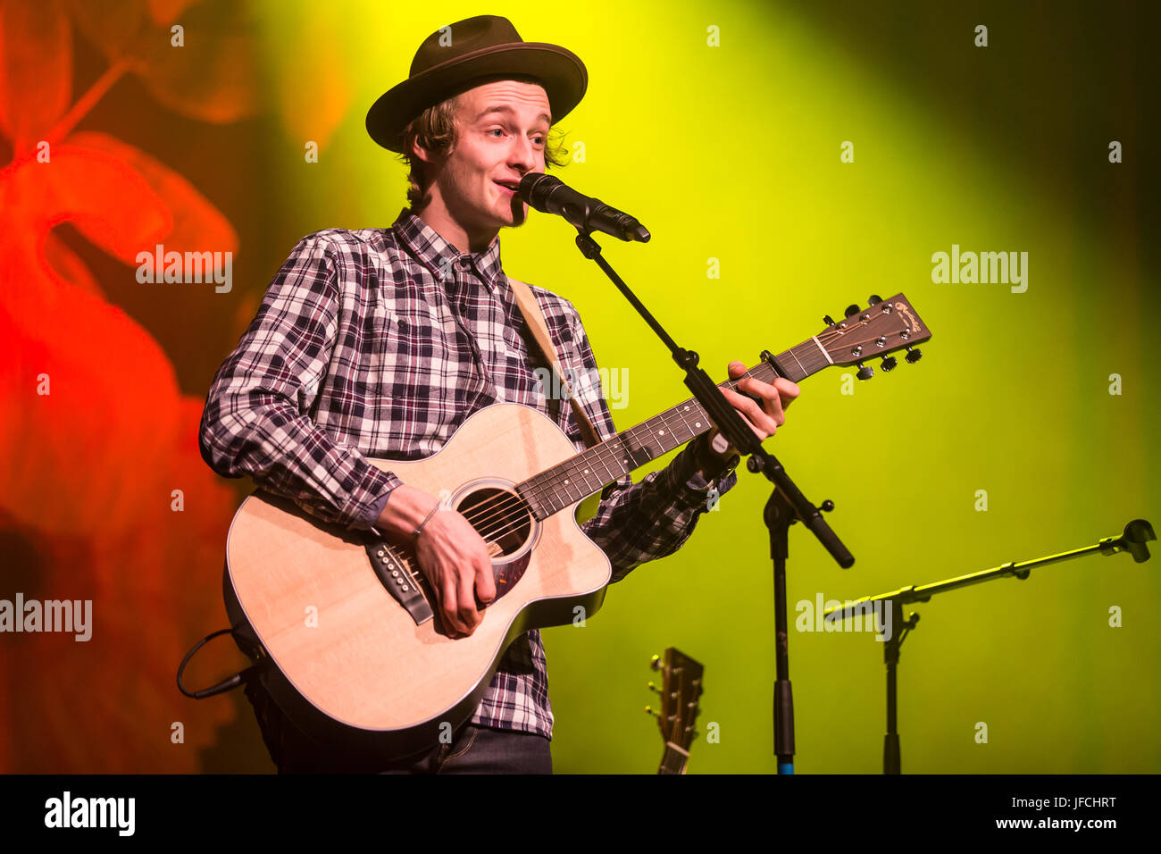 Nickless singer hi-res stock photography and images - Alamy