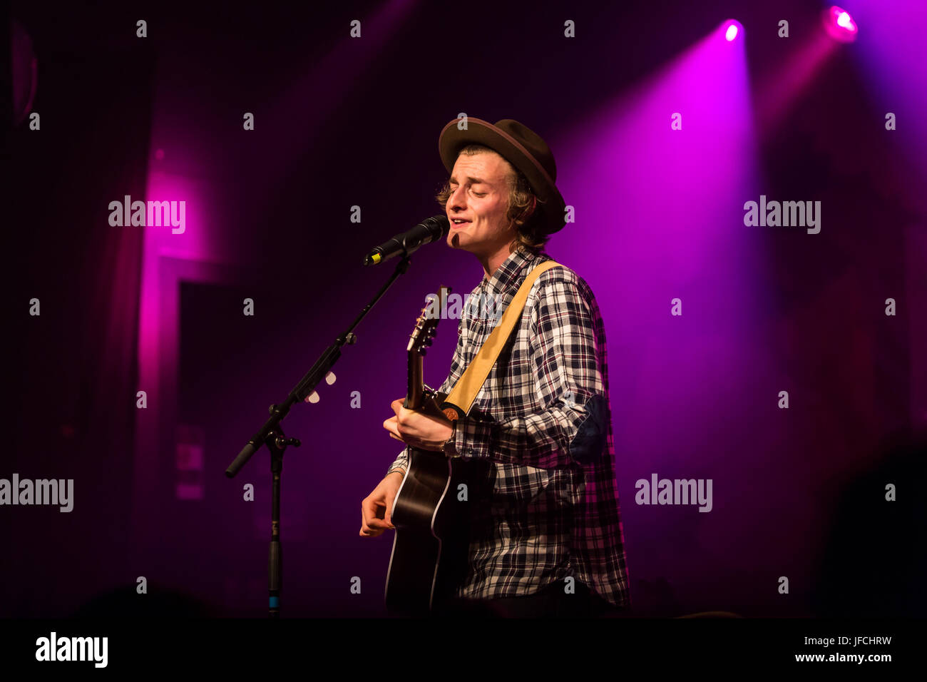 Nickless singer hi-res stock photography and images - Alamy