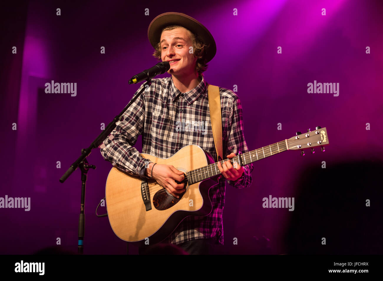 Nickless singer hi-res stock photography and images - Alamy