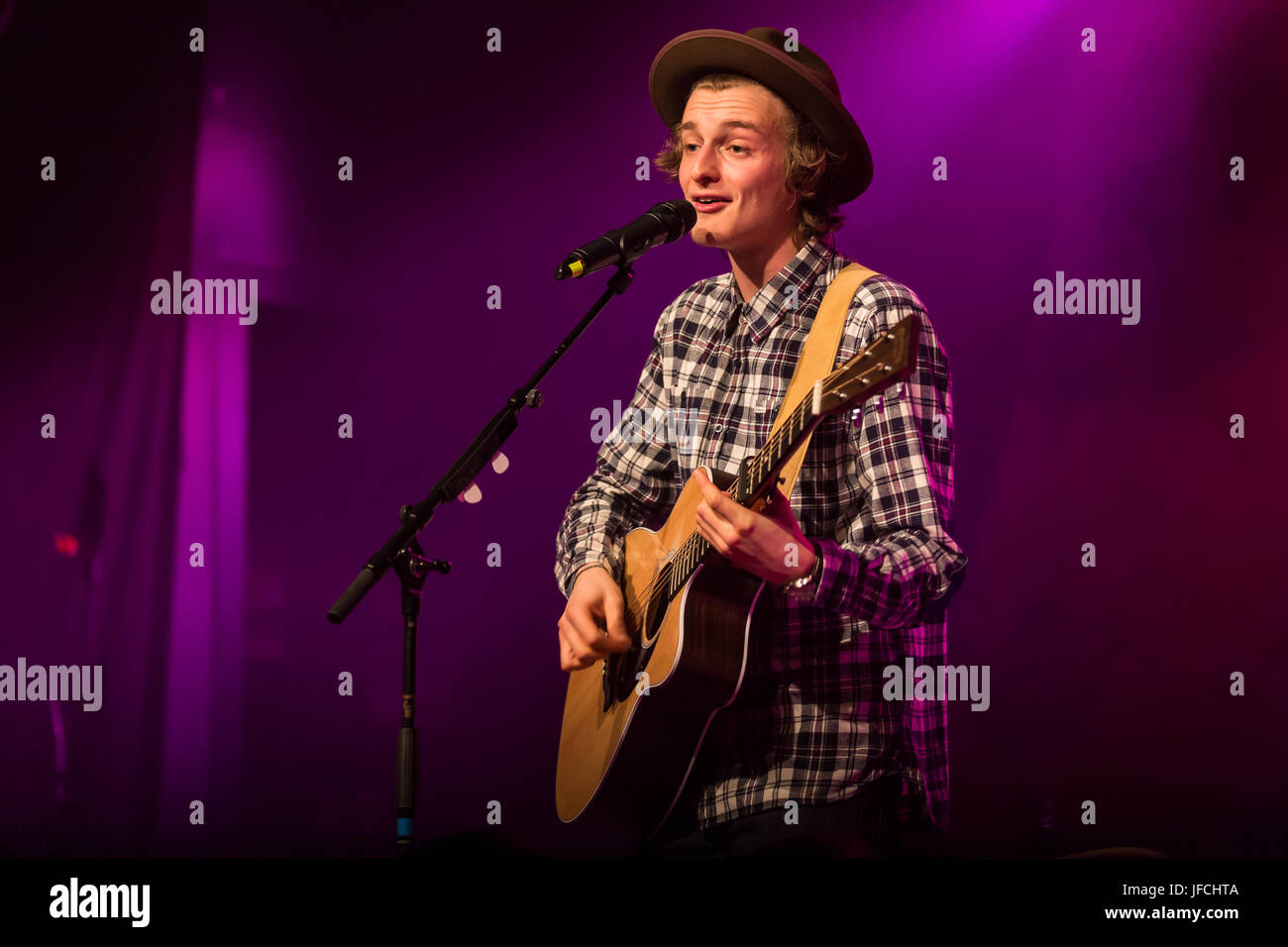 Nickless singer hi-res stock photography and images - Alamy
