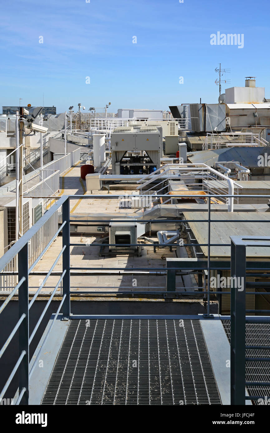 Rooftop air conditioner hi-res stock photography and images - Alamy