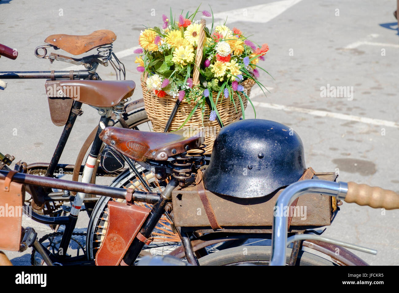 Vintage bicycles, celebrating old style cycling Stock Photo - Alamy