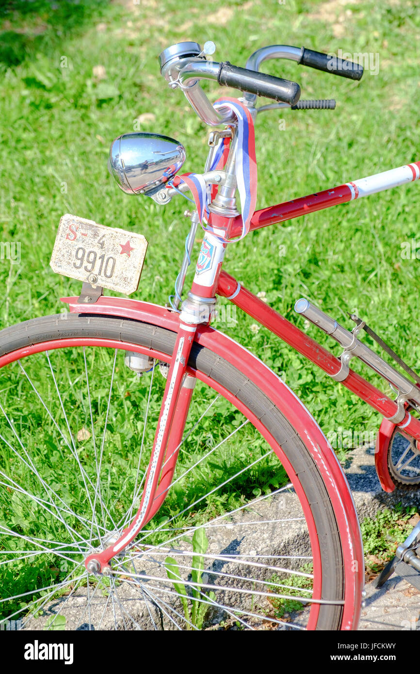 Vintage bicycles, celebrating old style cycling Stock Photo - Alamy