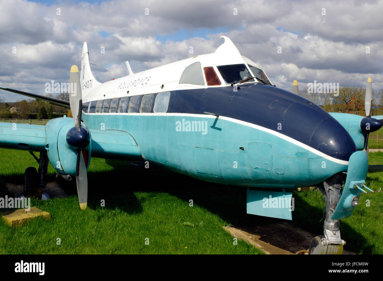 de Havilland DH114 Heron 2D, G-AOTI at Salisbury Hall, England Stock ...