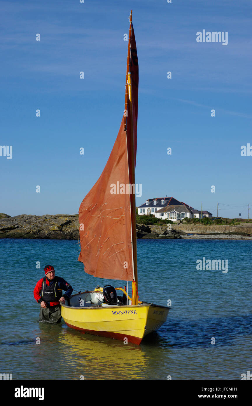 Bay of dinghy boat hi-res stock photography and images - Alamy