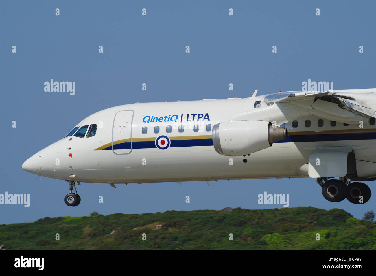 Avro RJ100, BAe 146 QQ101 ,Empire Test Pilots School Stock Photo - Alamy