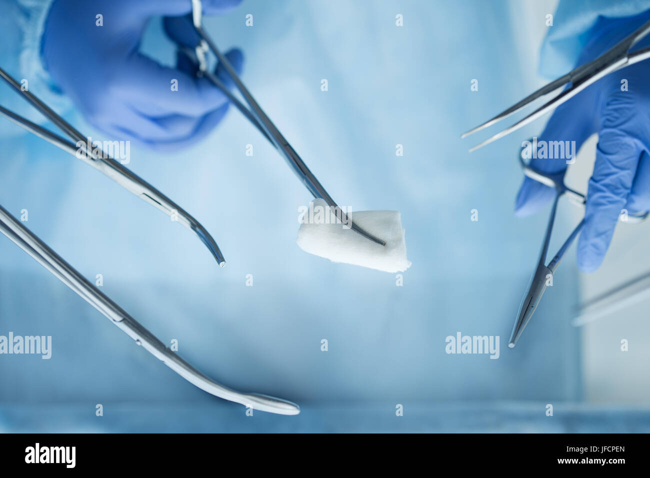Surgical hand scrub hi-res stock photography and images - Alamy