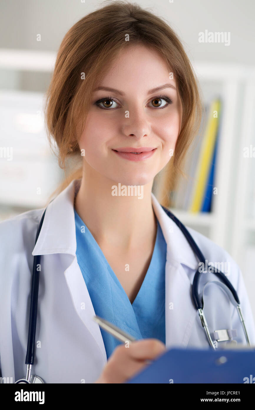Female medical examiner hi-res stock photography and images - Alamy