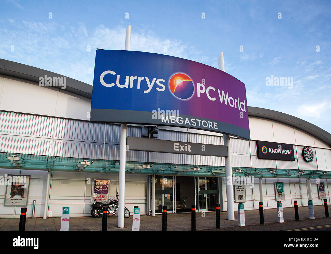 Shop currys electrical goods hi-res stock photography and images - Alamy
