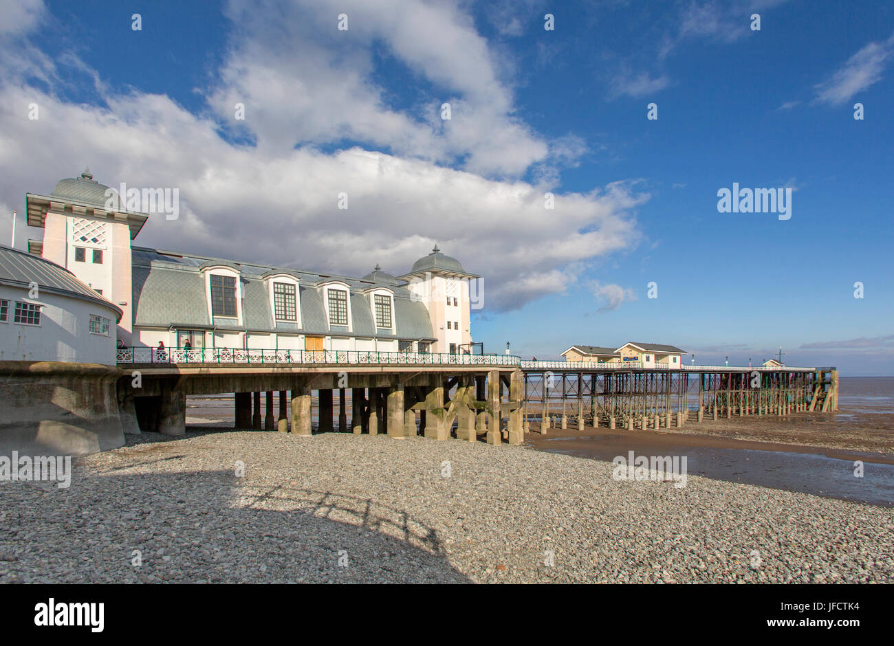 Penarth pier hi-res stock photography and images - Alamy