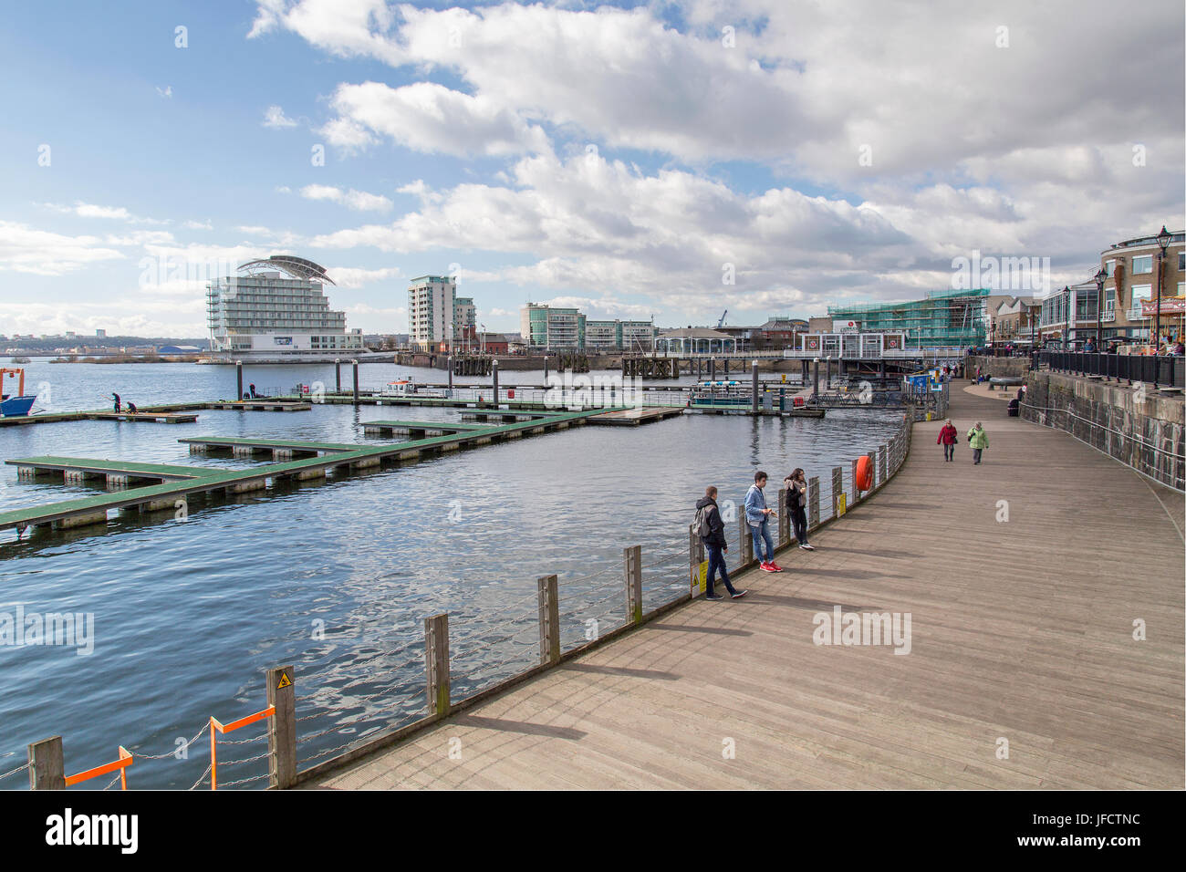 Cardiff waterfront tourists wales hi-res stock photography and images ...