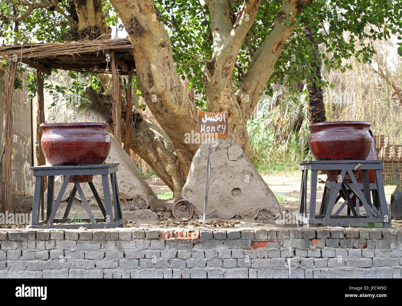 Ancient egypt pottery honey hi-res stock photography and images - Alamy