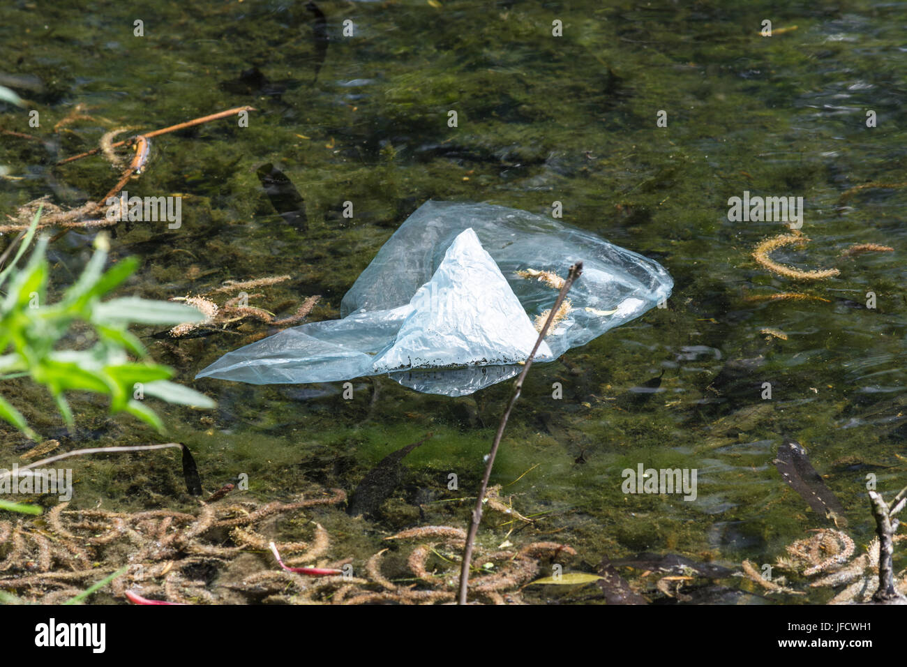 Rubbish in water hi-res stock photography and images - Alamy