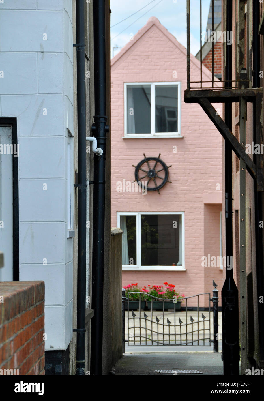 Side passageway hi-res stock photography and images - Alamy