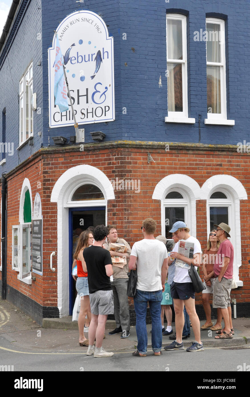 queue at aldeburgh fish and chip shop Stock Photo - Alamy