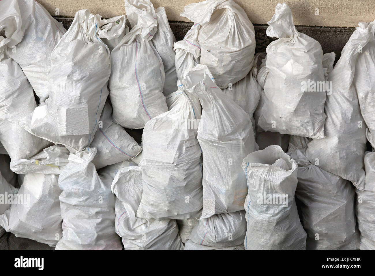 White trash bags hi-res stock photography and images - Alamy