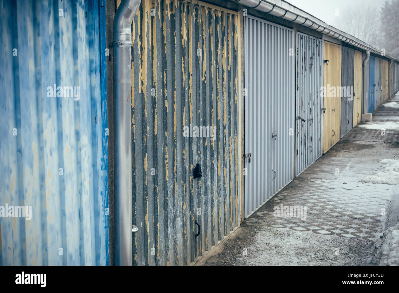 Old garages hi-res stock photography and images - Alamy