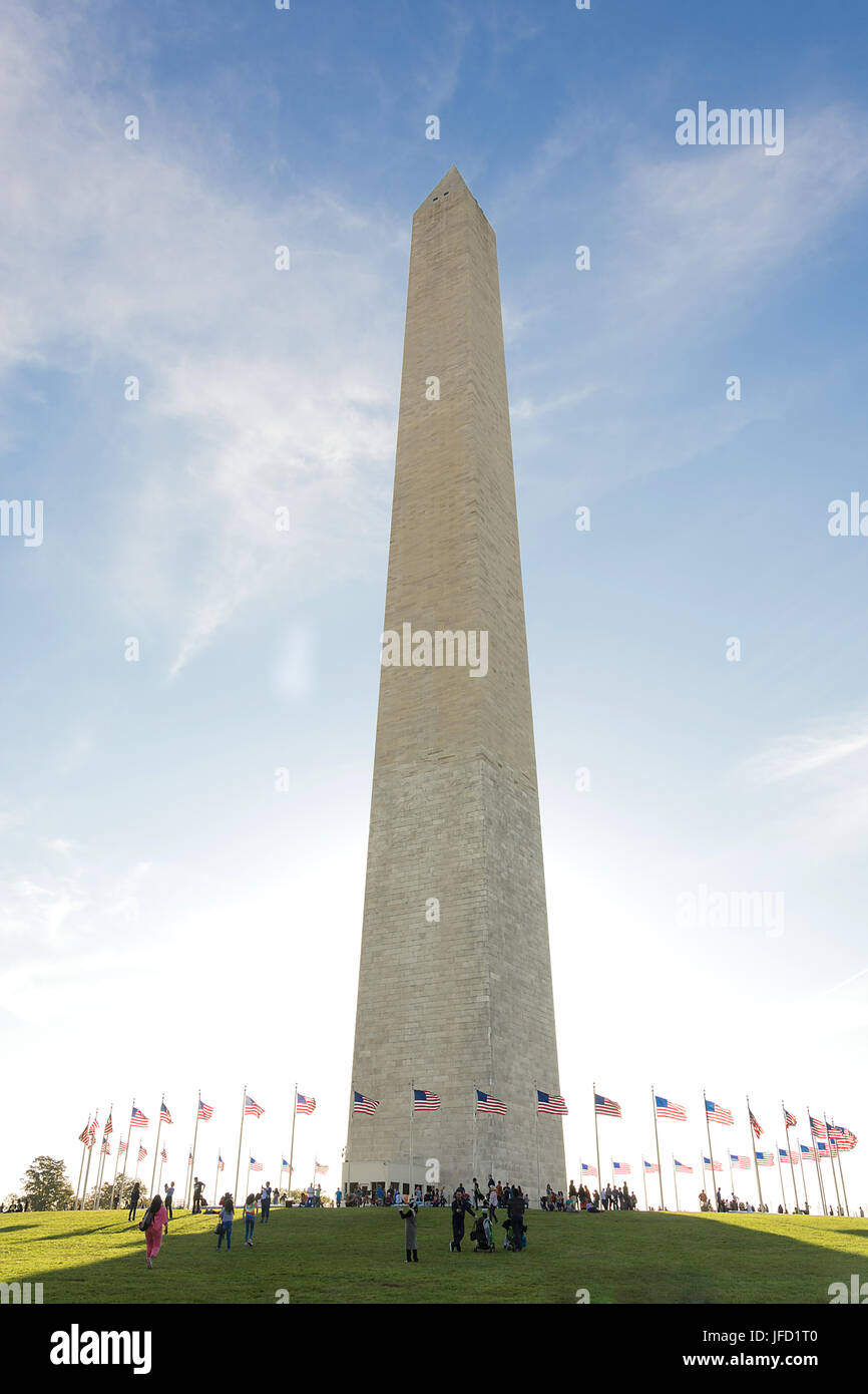 Washington Monument and circle of flags Stock Photo - Alamy