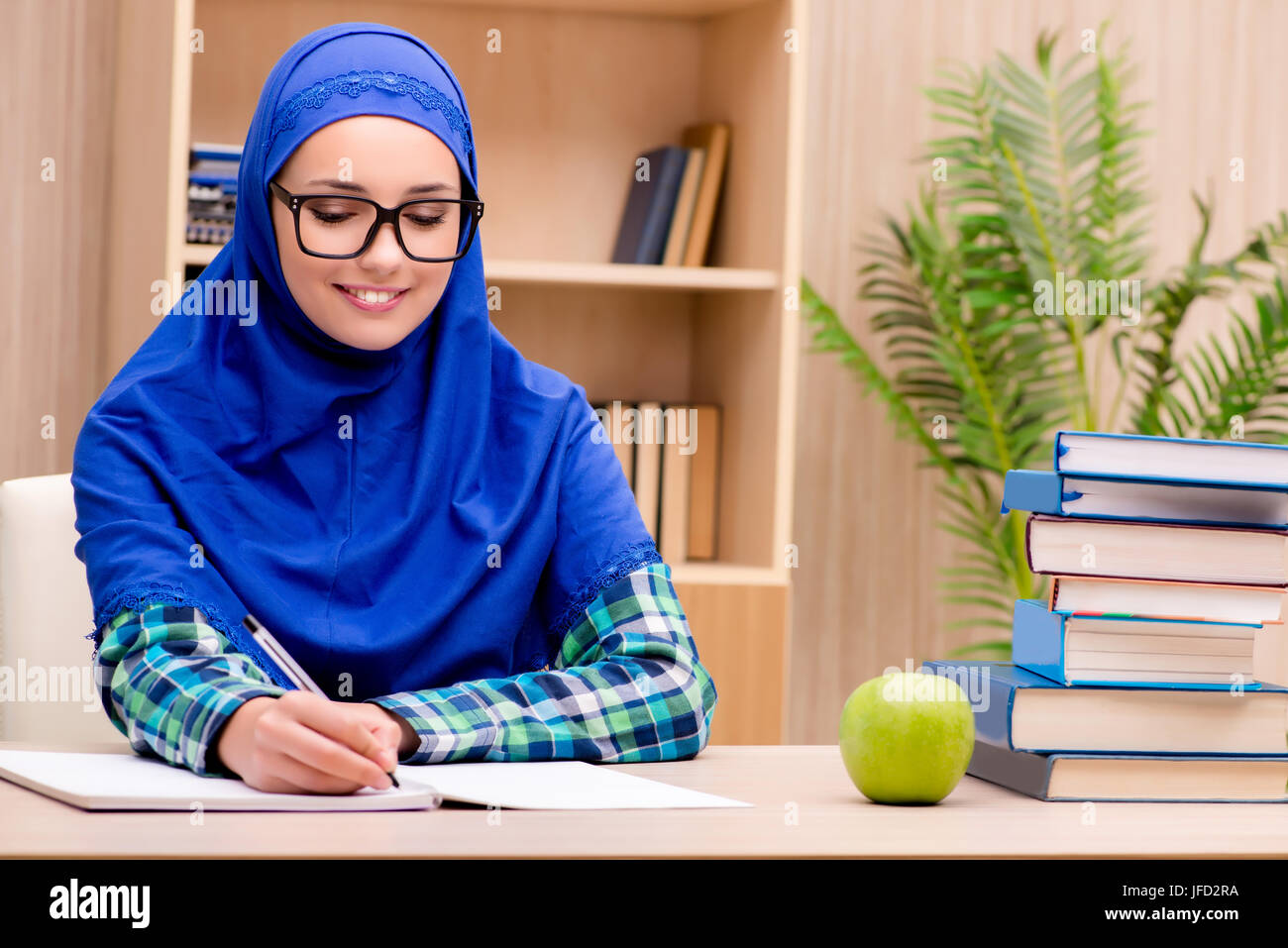 Muslim school girl hi-res stock photography and images - Alamy