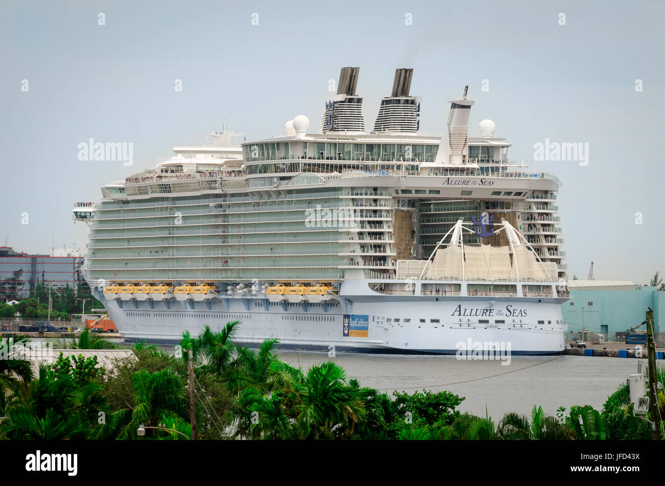 biggest cruise ship, Allure of the Seas Stock Photo - Alamy
