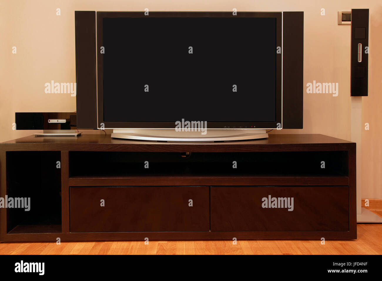 Large tv hi-res stock photography and images - Alamy