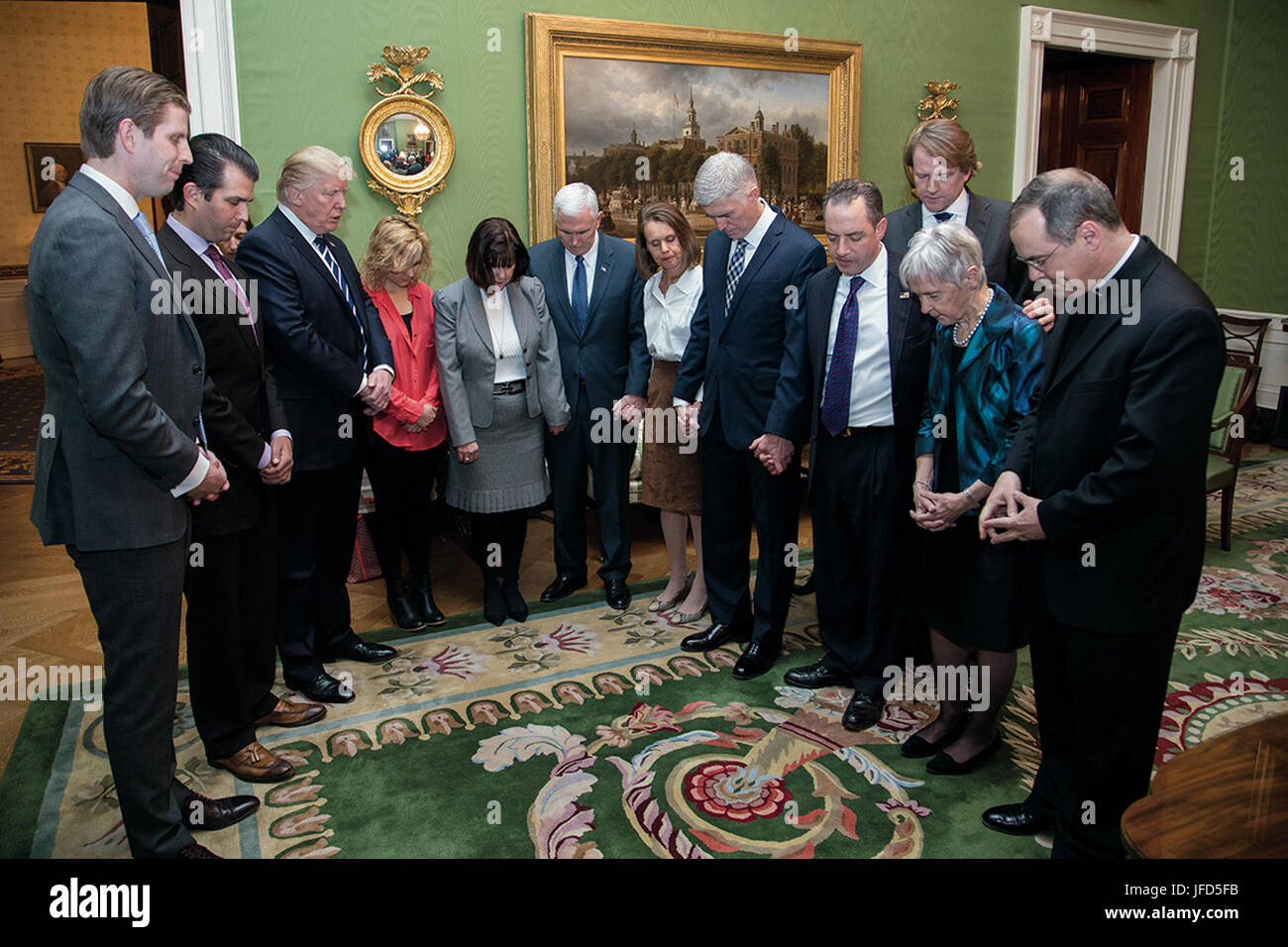 President Donald Trump joins Judge Neil M. Gorsuch, Louise Gorsuch, and ...