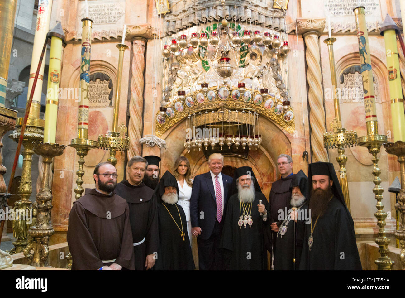 President Donald Trump and First Lady Melania Trump pose for a photo ...