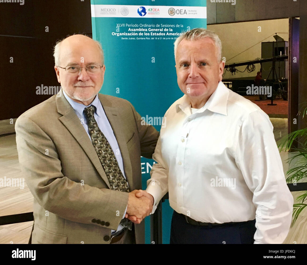 Doug Walker Married Robin Poage