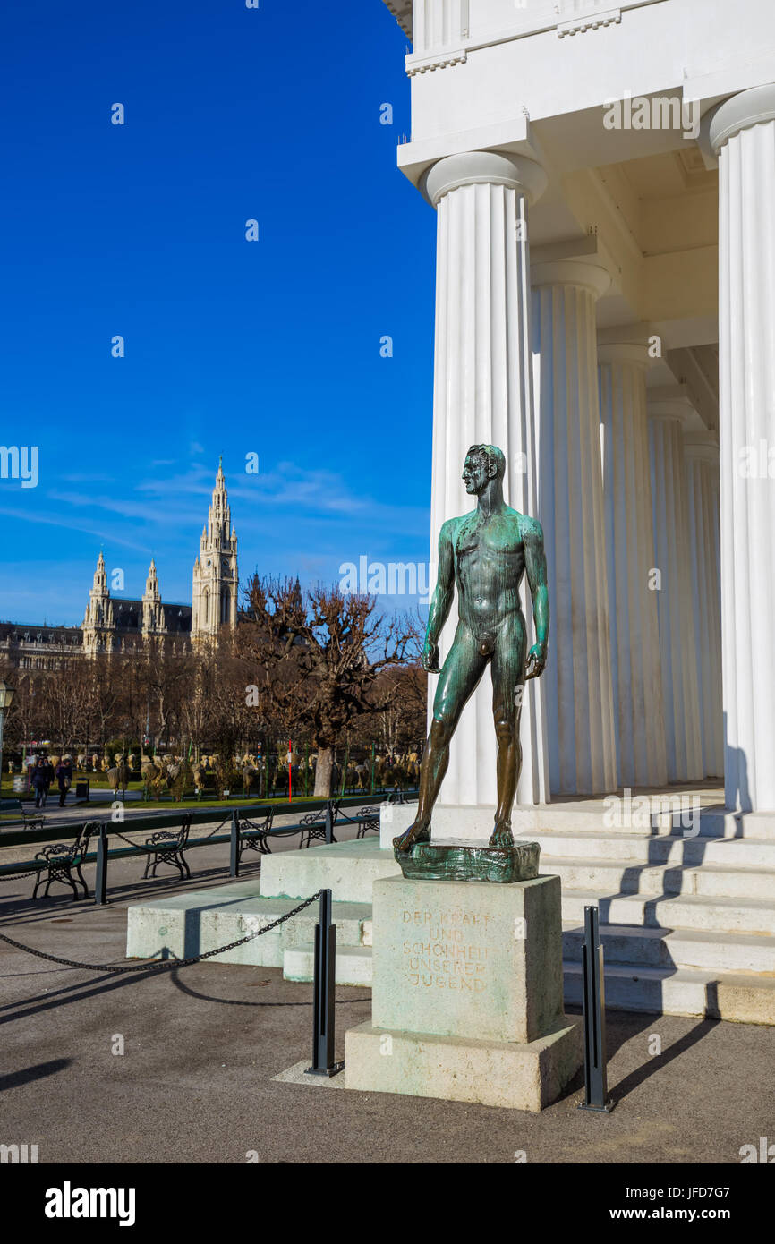 Statue of theseus hi-res stock photography and images - Alamy